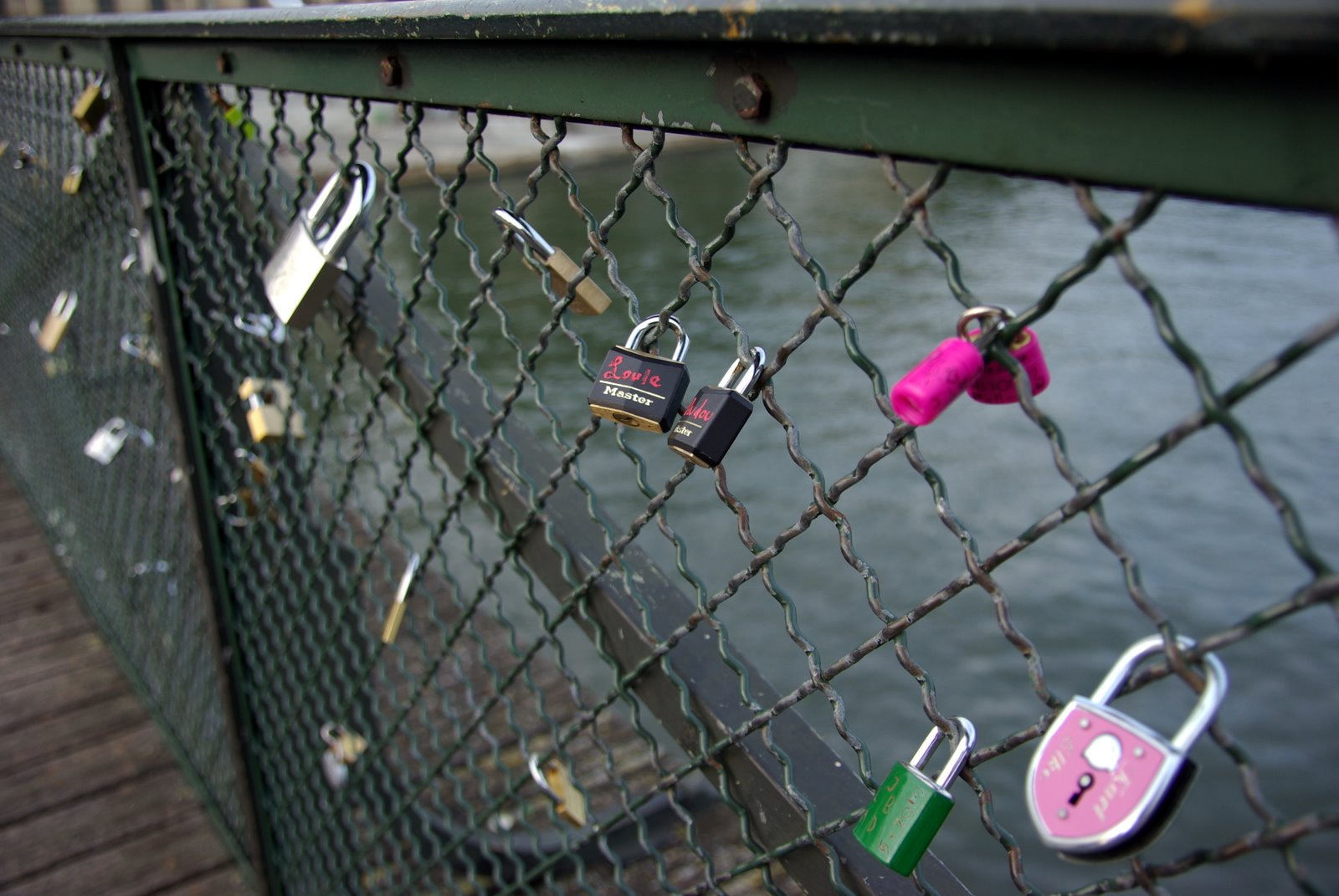 Paris 'Lovelocks" bridge railing collapse - Wild About Travel